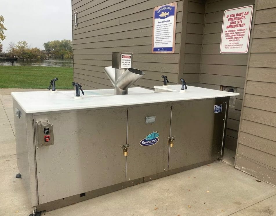 Efficient Stainless Steel Fish Cleaning Station | SheetStainlessSteel.com